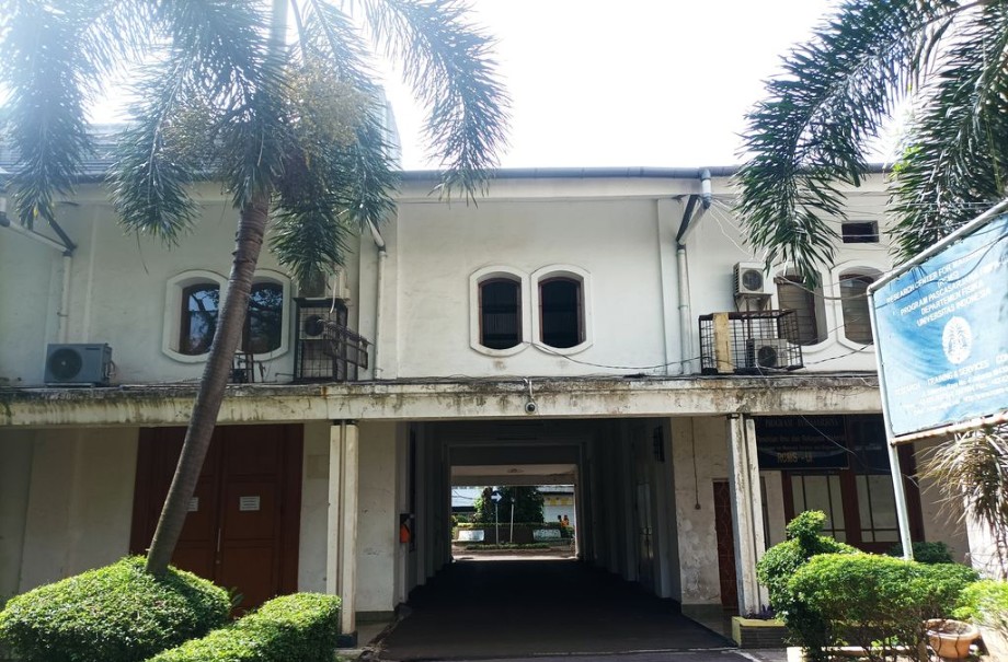 Meracuni Rakyat dengan Opium