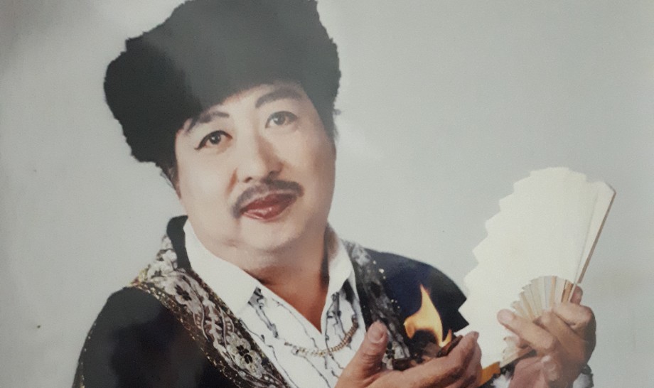 Mr Robbin, Hidup Mati untuk Sulap